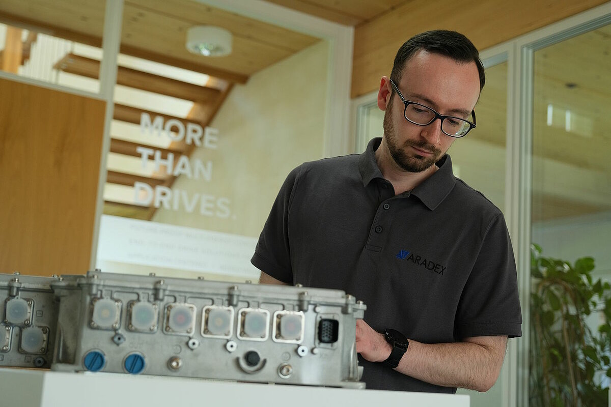 Inverter-Software für die Elektrifizierung von Nutzfahrzeugen - e-mobil ...