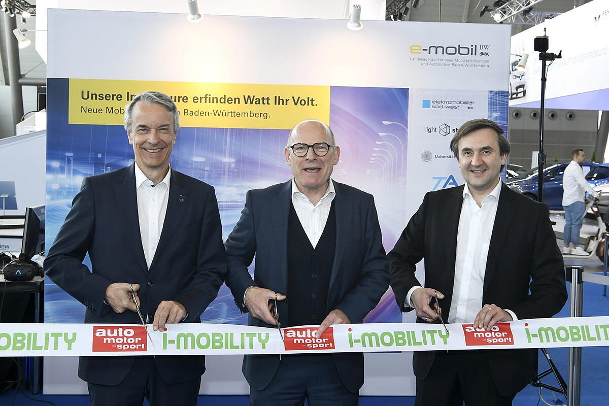 Messe Auto Motor und Sport I-Mobility eröffnet - e-mobil BW GmbH